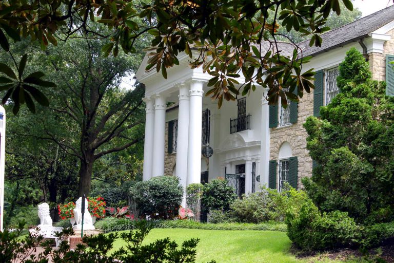 Visiting Graceland Review: Thoughts, Tours, Prices, and More ...