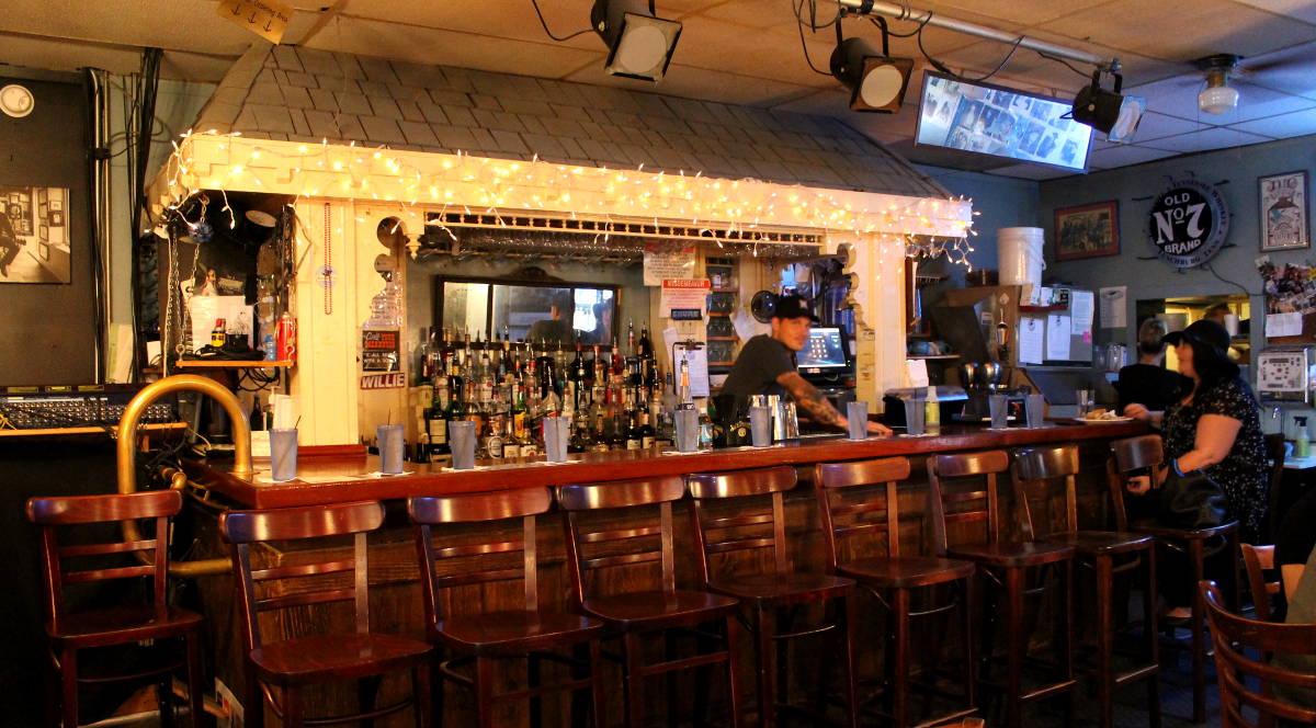 Bluebird Cafe Review: My Experience, Tickets, Show Calendar, Seating ...